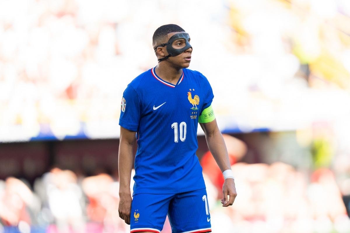 Équipe de France - Kylian Mbappé offre un cadeau sublime à un ancien ...